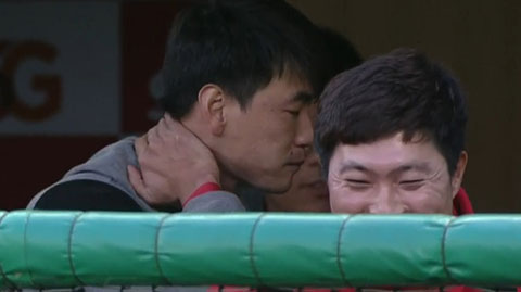 SK 덕아웃으로 들어간 타구! 김광현 부상!? | SOOP VOD