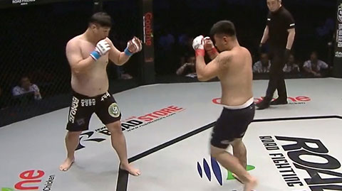 ROAD FC YOUNG GUNS 39 1경기 하이라이트 이한용 vs 진익태 | SOOP VOD